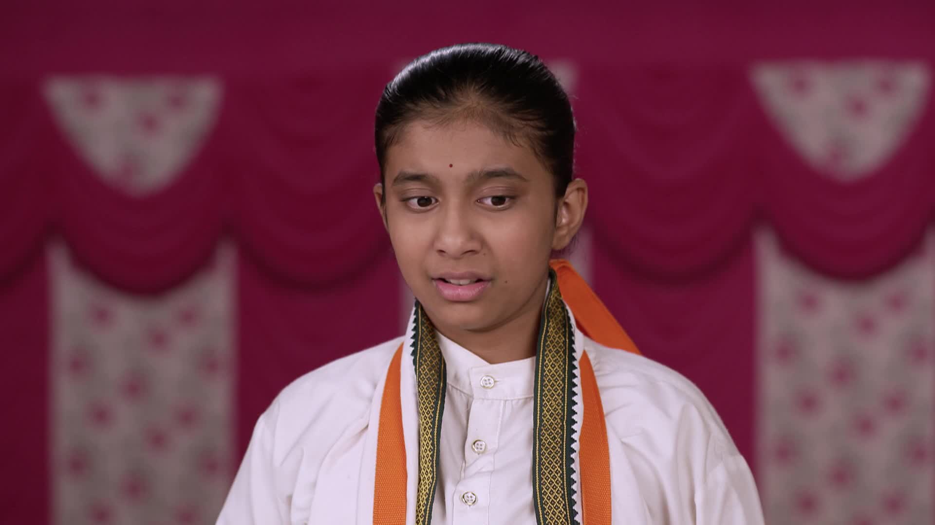 Watch Indrayani Season 1 Episode 189 : Karishma Disguises As Indrayani ...