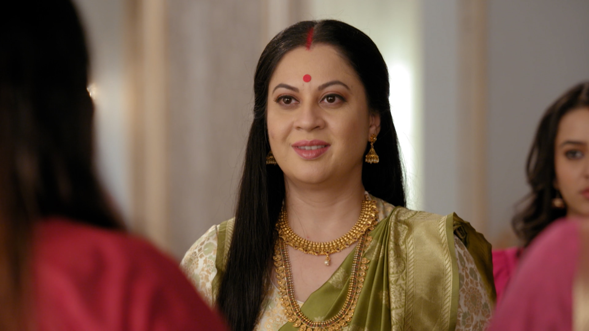 Watch Neerja - Lorai Er Ek Notun Naam Season 1 Episode 153 : Moushumi Calls Trisha As Abir's ...