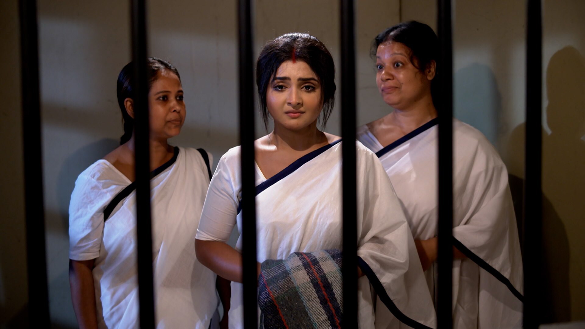Watch Pherari Mon Season 1 Episode 668 : Tulsi Gets Jailed - Watch Full ...