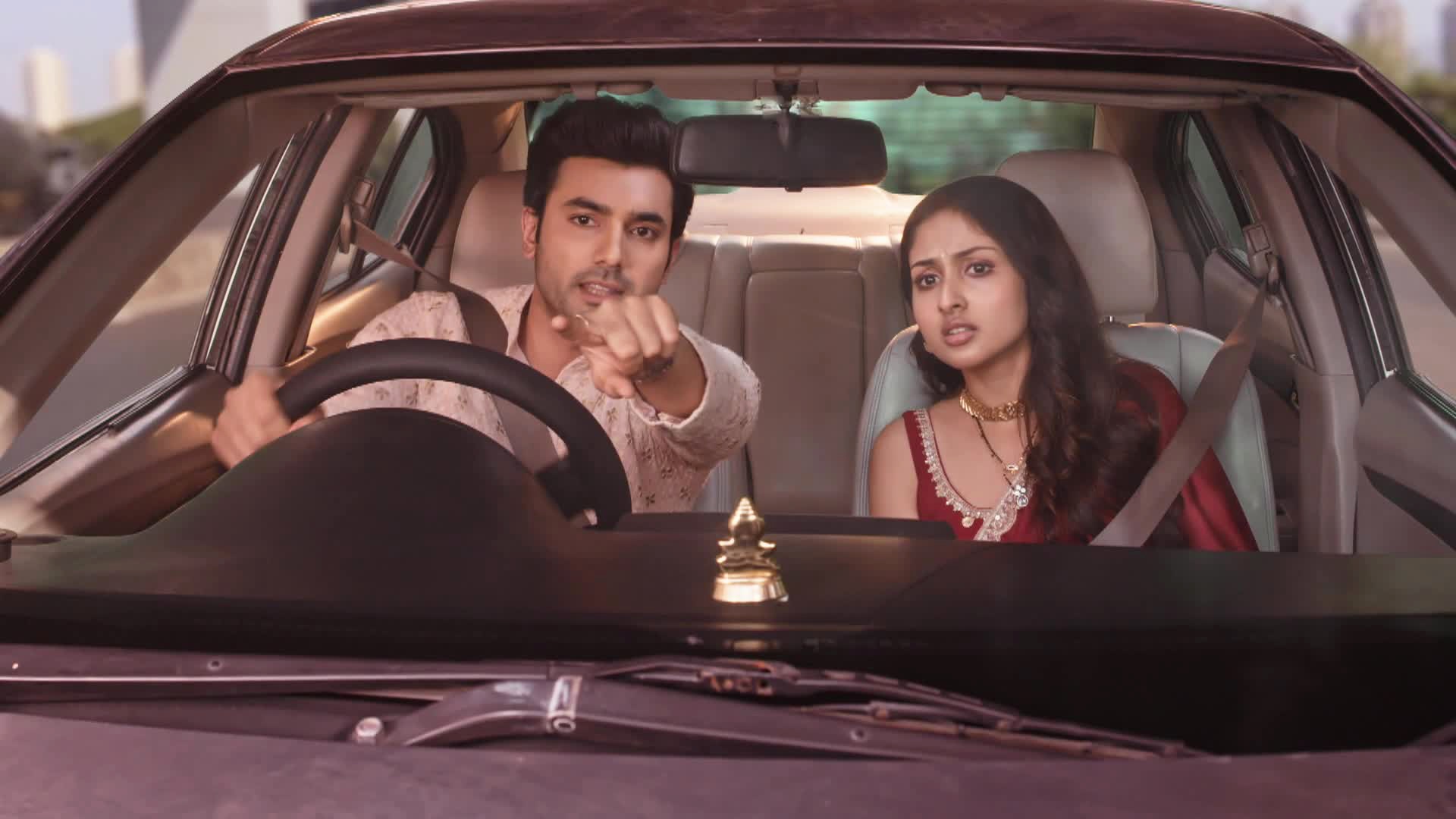 Watch Parineetii Season 1 Episode 1018 : Parineet-Rajeev's Quest For ...