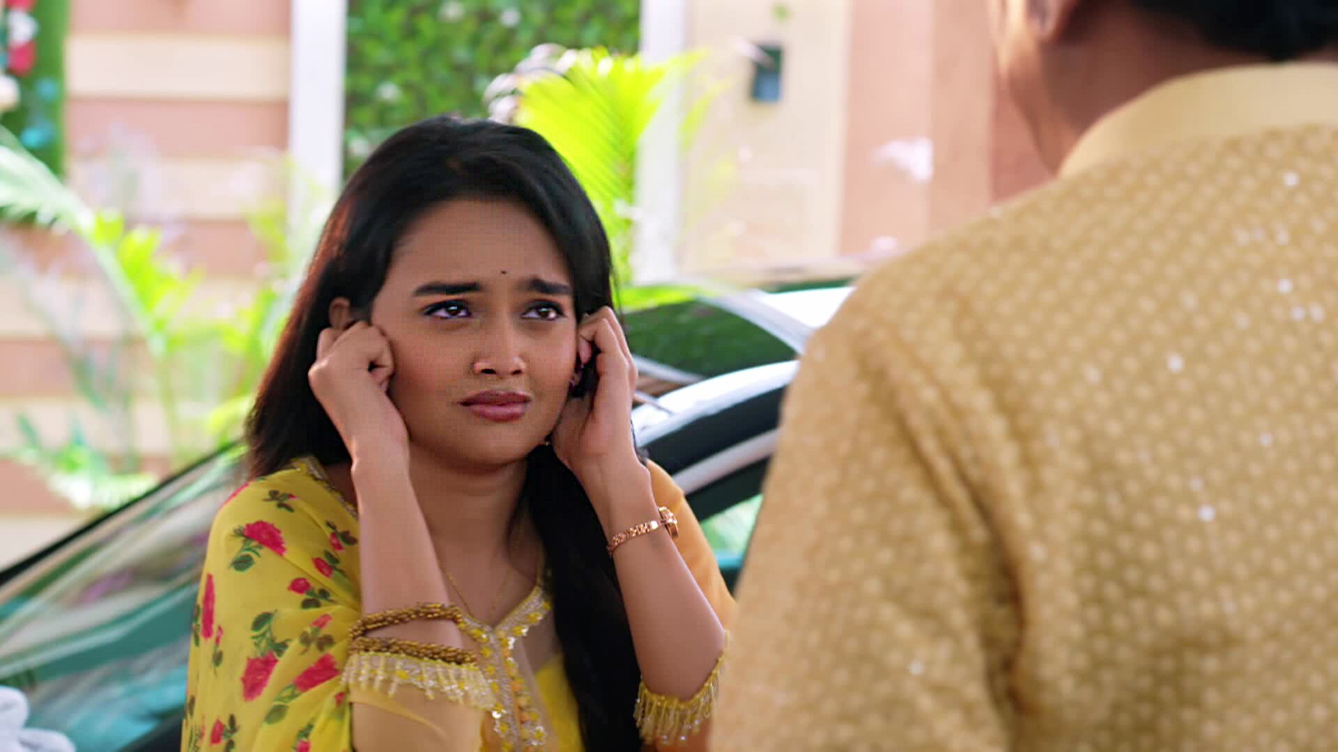 Watch Suhaagan Season 1 Episode 415 : Swara Shoulders The Blame - Watch ...