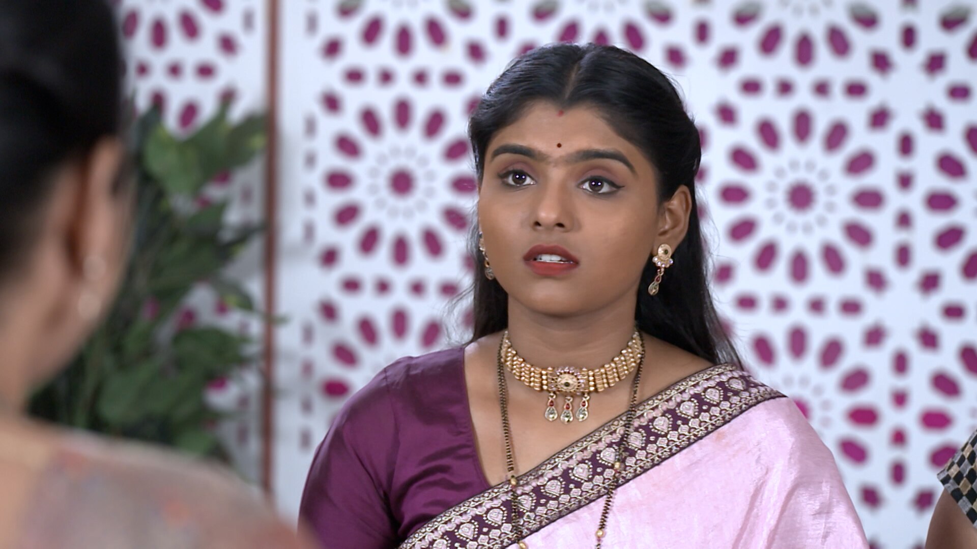 Watch Rangai Jaane Rang Ma Season 1 Episode 421 : Radha Questioned By ...