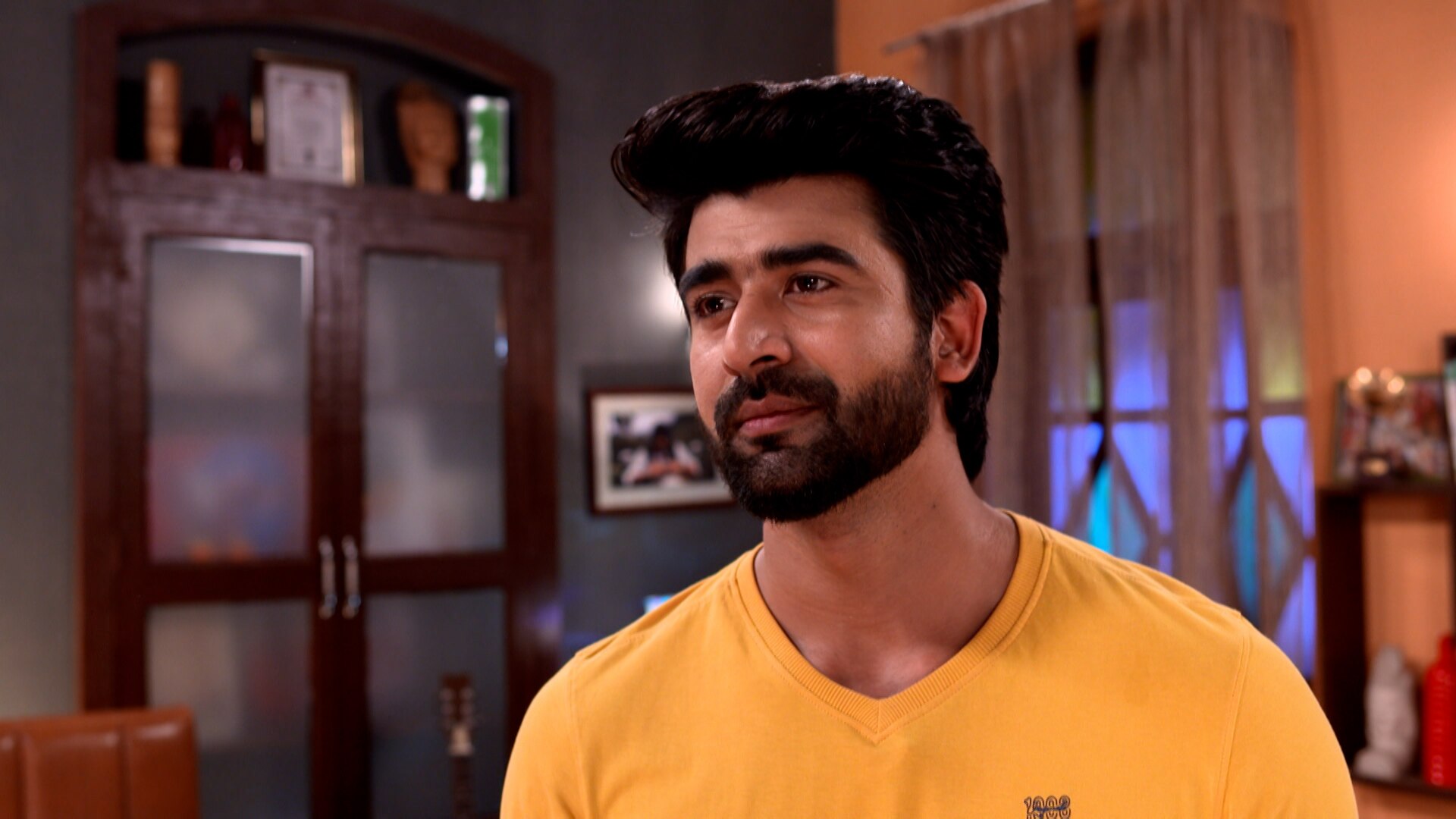 Watch Mou Er Bari Season 1 Episode 43 : Rupam Falls On Mou - Watch Full ...