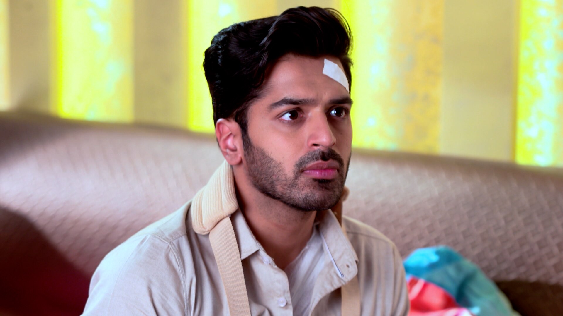 Watch Tari Dhun Lagi Re Season 1 Episode 338 : Iqbal Invites Parth Home ...