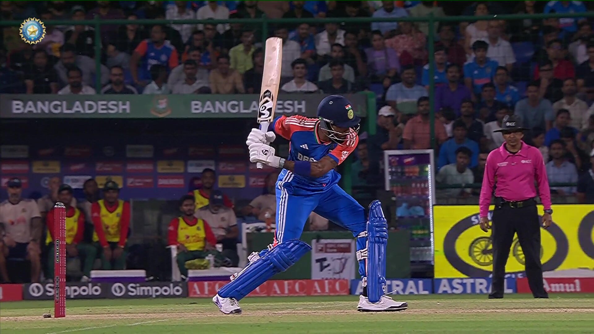 Watch Six! Hardik Shows His Class Video Online(HD) On JioCinema