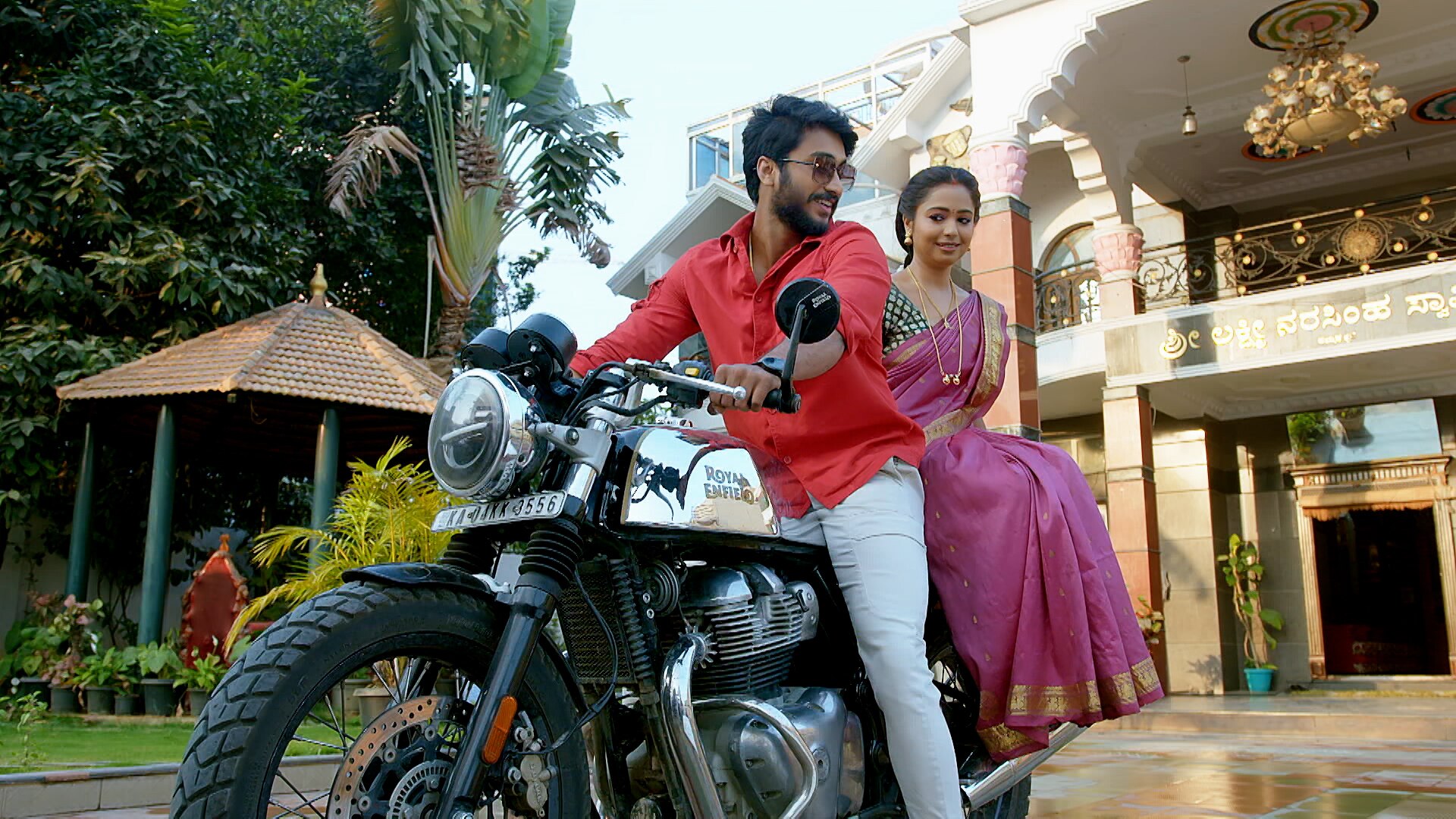 Watch Brundavana Season 1 Episode 115 : Aakash Takes Pushpa For Outing ...