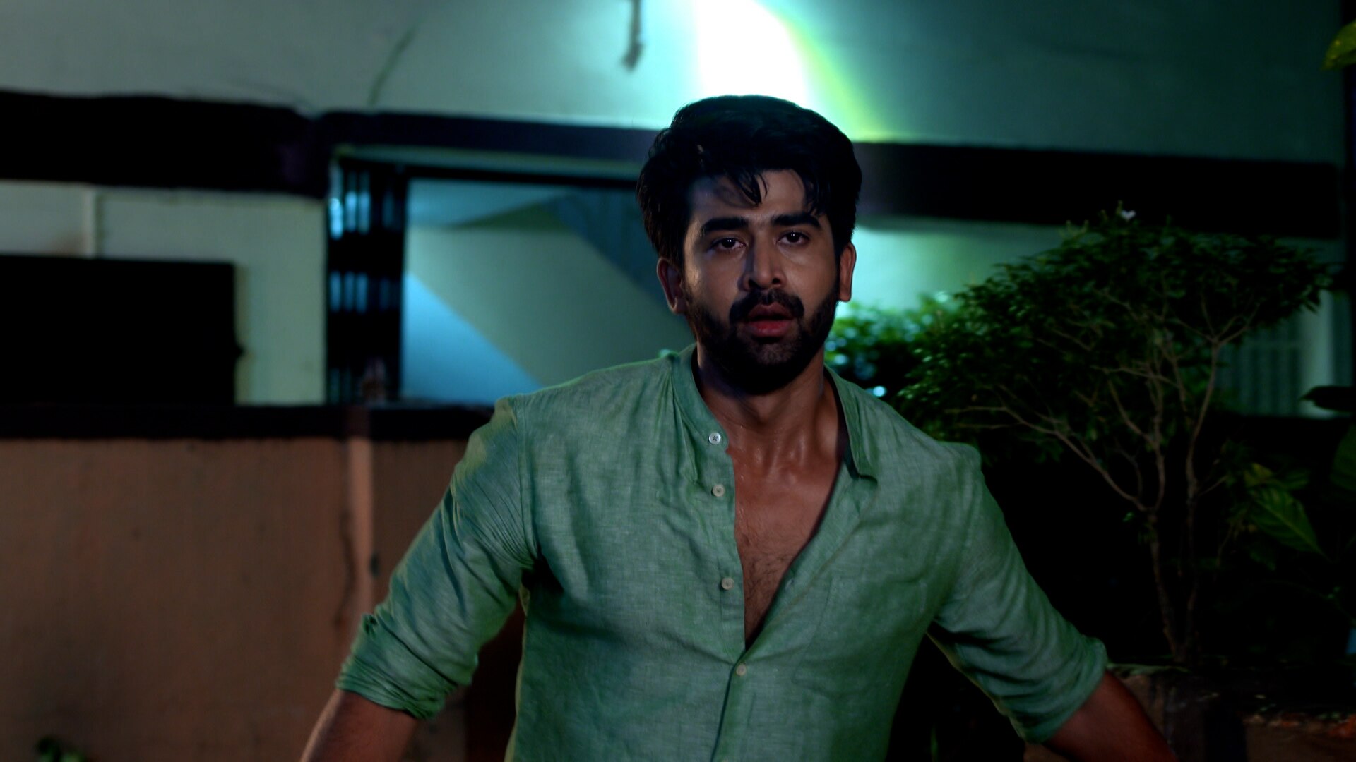 Watch Mou Er Bari Season 1 Episode 13 : Drunk Rupam Lands At Mou's Doorstep - Watch Full Episode ...