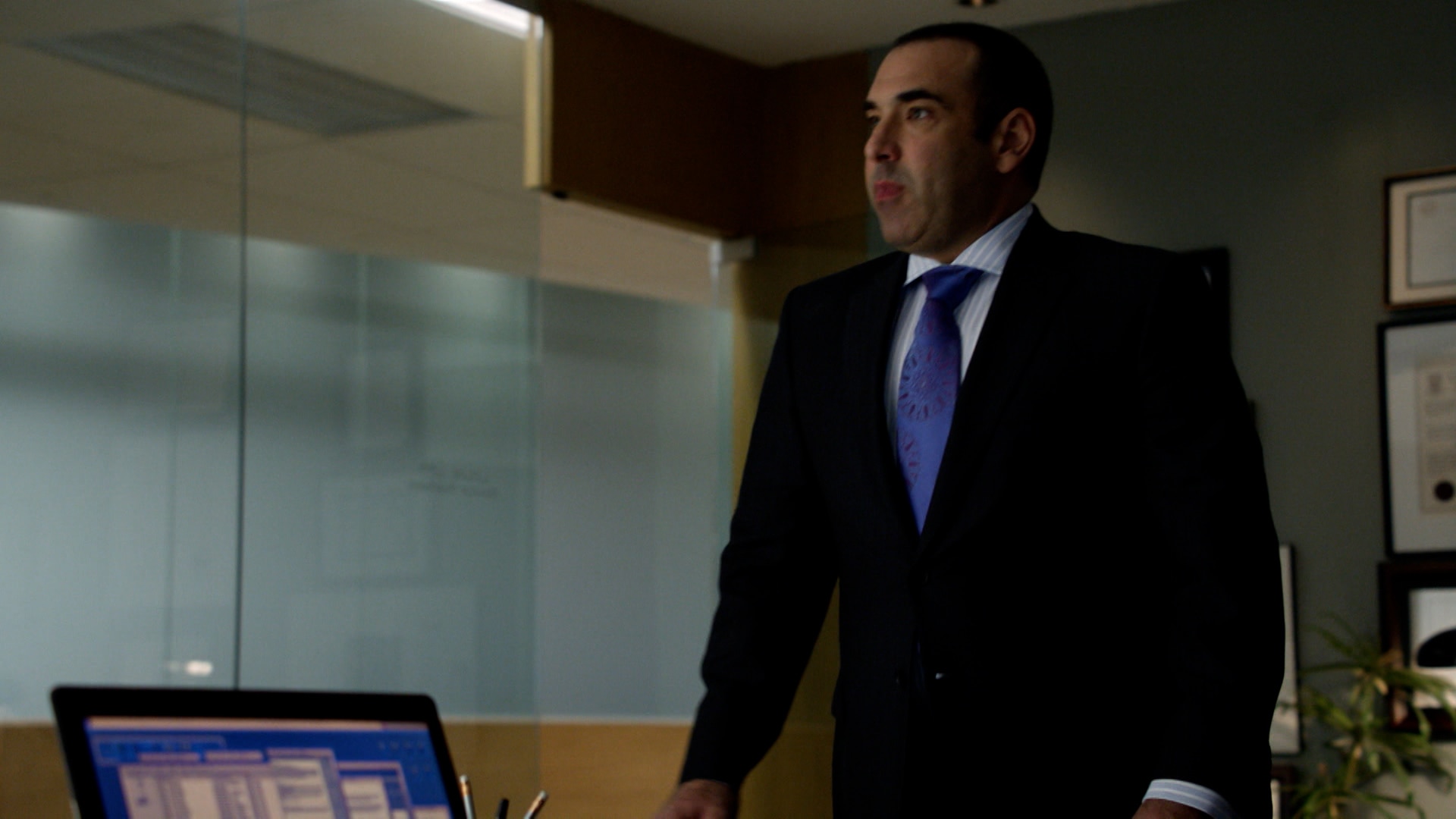 Watch Suits Season 2 Episode 11 : Blind-Sided - Watch Full Episode ...