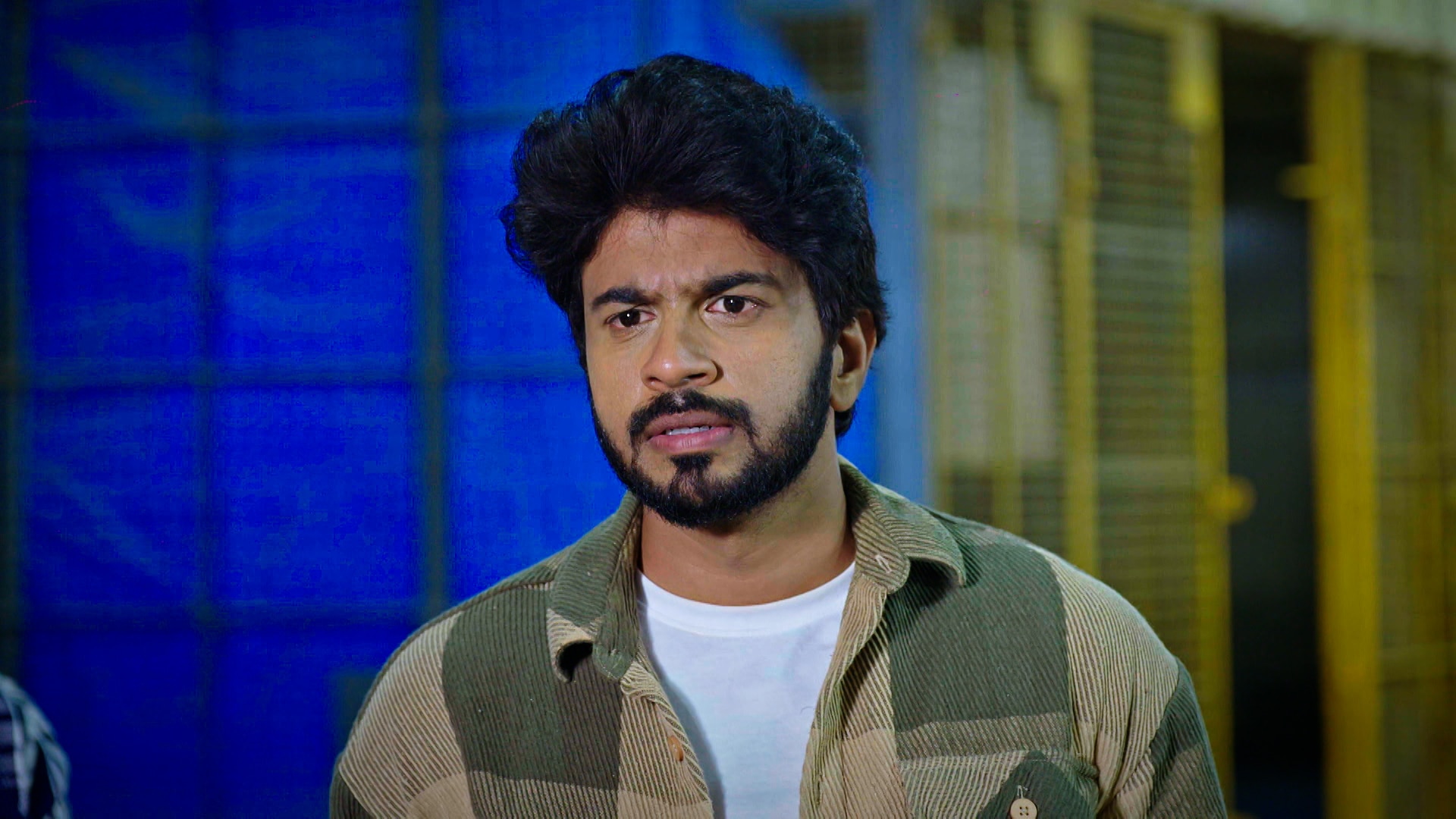 Watch Karimani Season 1 Episode 201 : Karna Concerned Over Sahitya ...