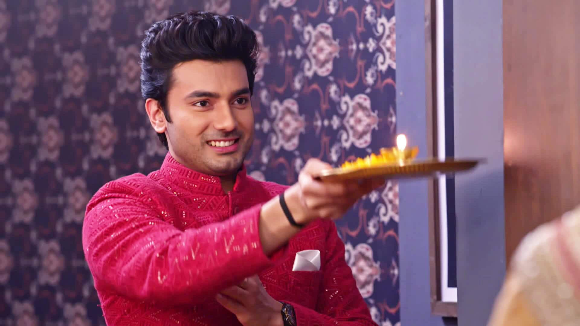 Watch Parineetii Season 1 Episode 985 : Rajeev's Surprise For Parineet ...