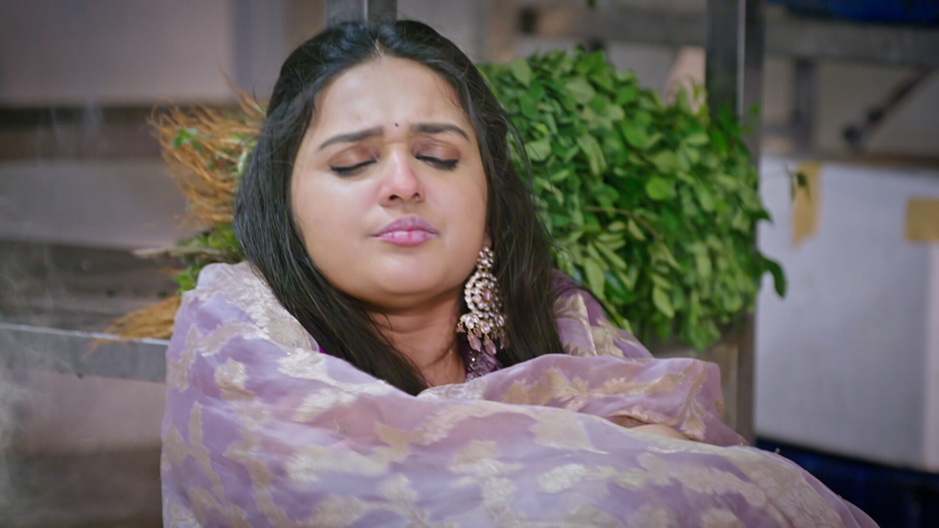 Watch Karimani Season 1 Episode 102 : Sahitya Freezes To Death In Cold Storage - Watch Full ...