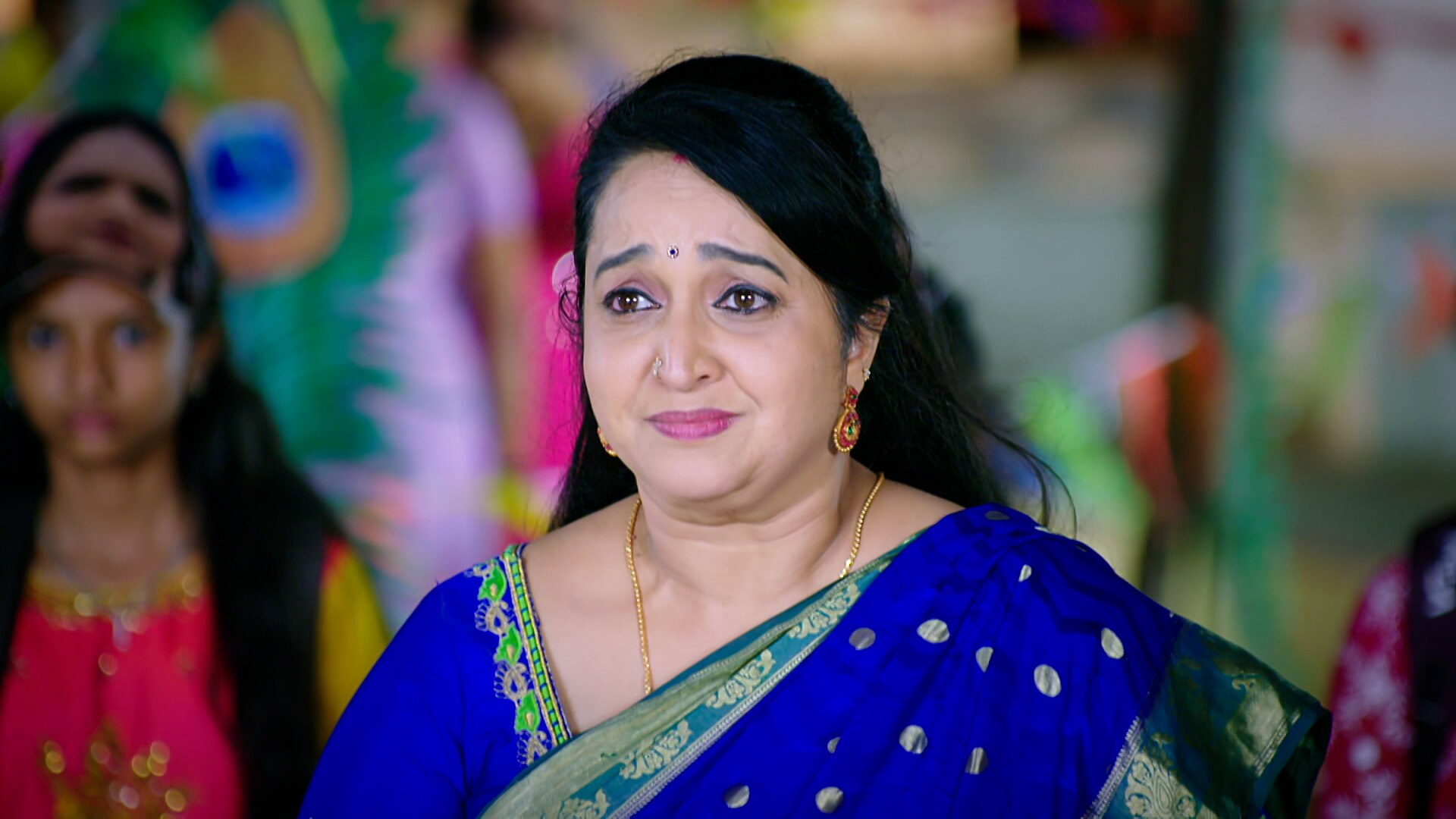 Watch Karimani Season 1 Episode 141 : Radha Madam Shocked To See Karna ...