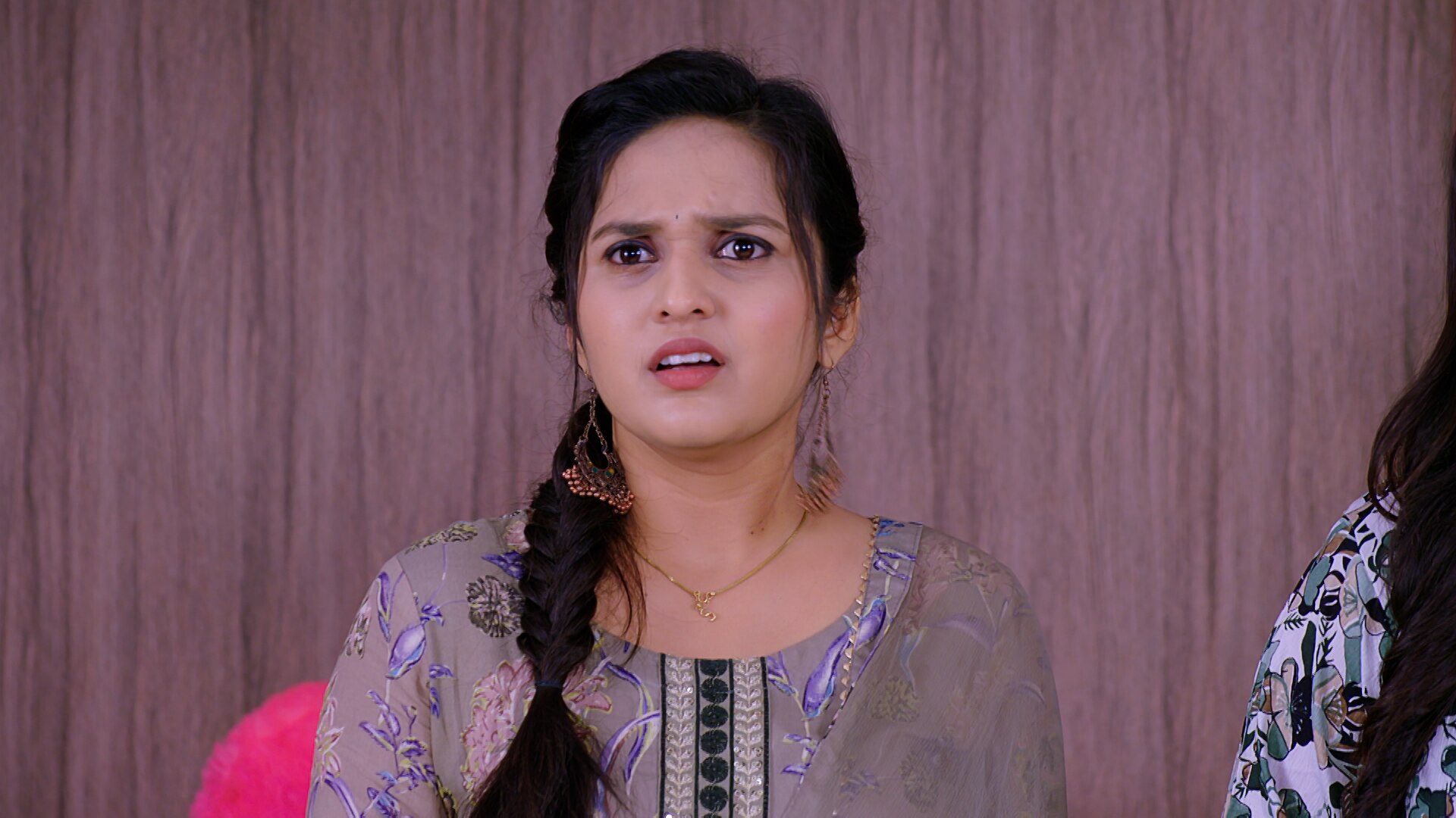 Watch Karimani Season 1 Episode 222 : Venkatesh Thinks Sahitya Is Lying ...