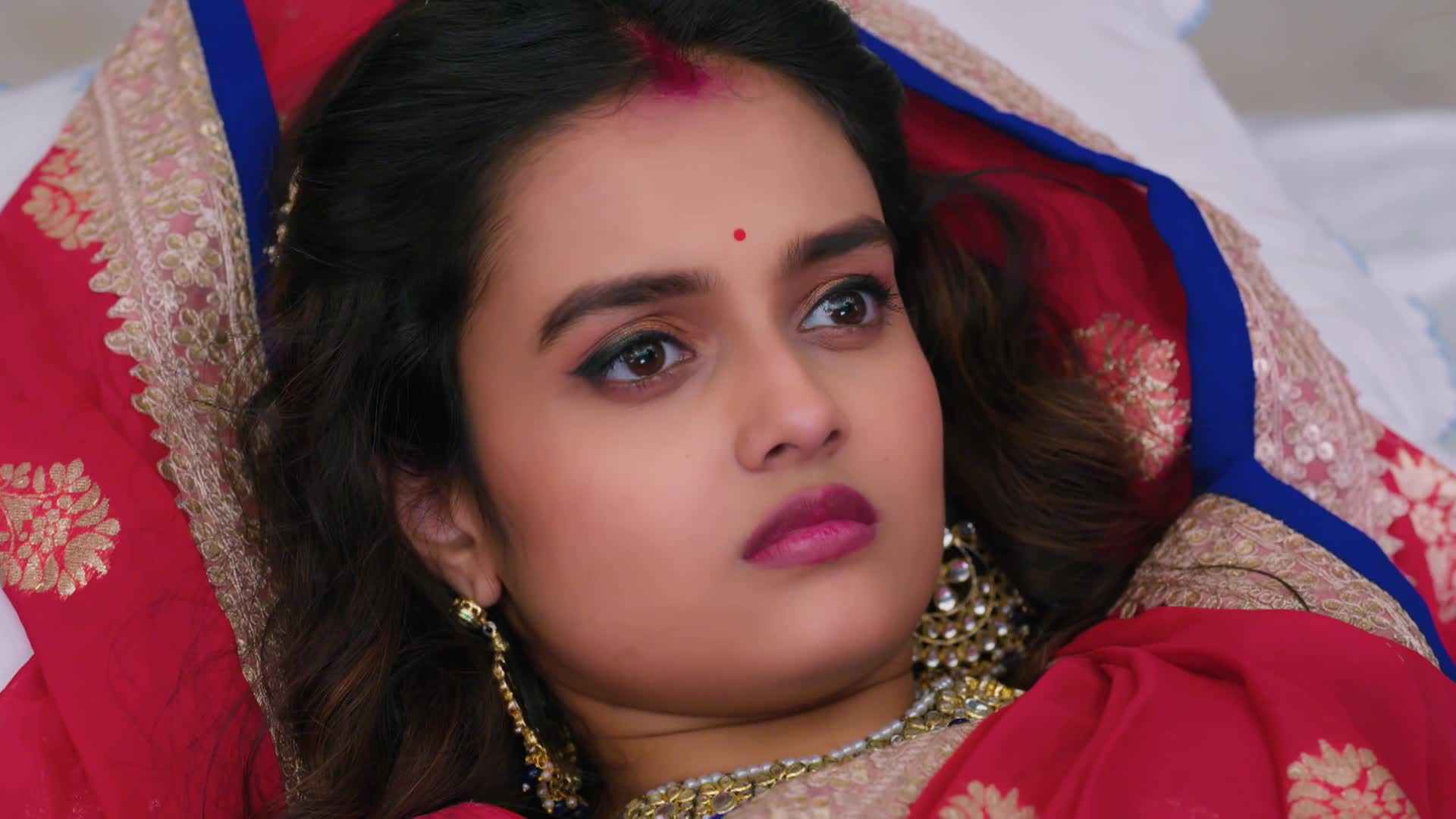 Watch Suhaagan Season 1 Episode 475 : Swara's Silent Struggle - Watch Full Episode Online(HD) On ...