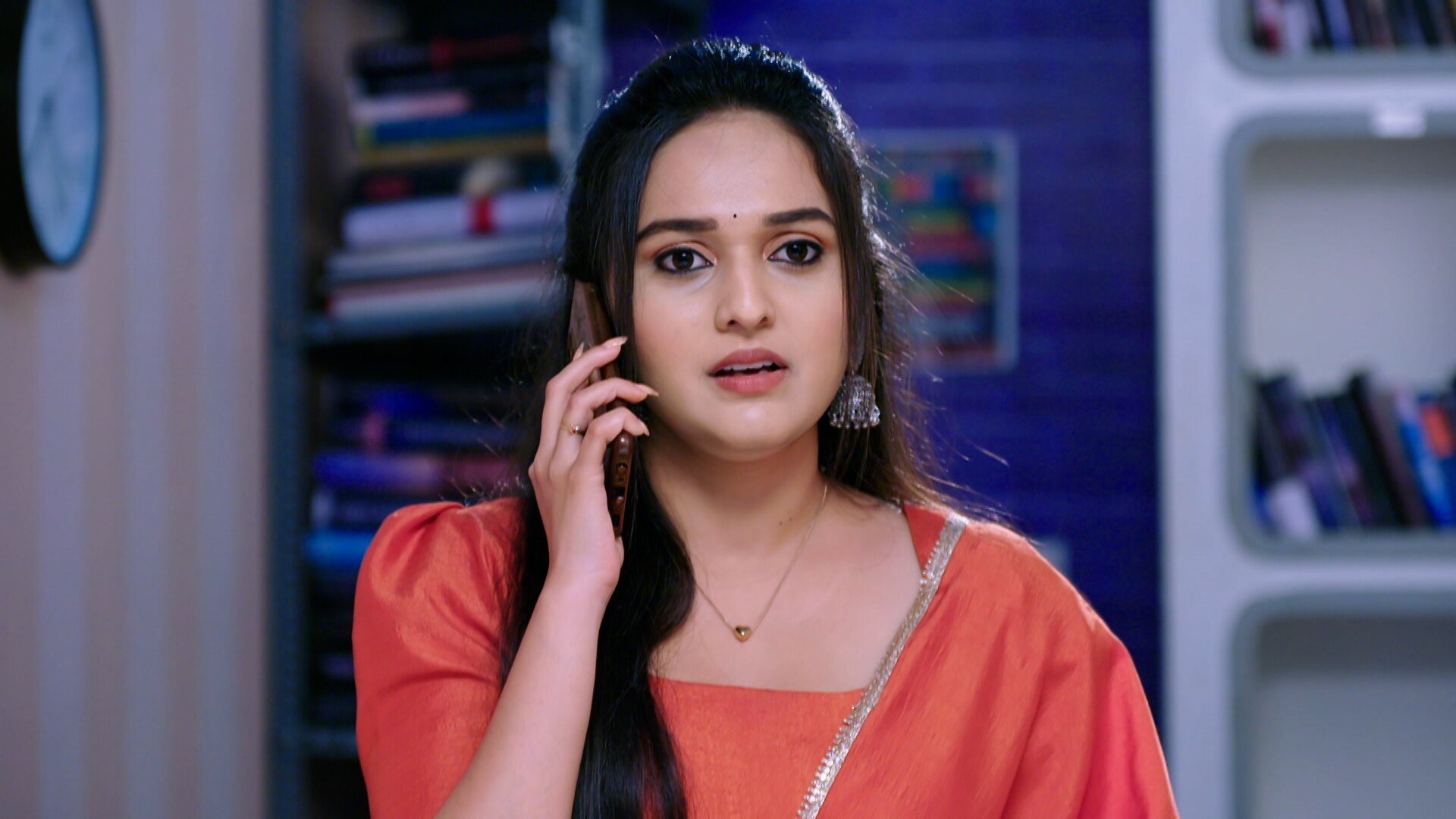 Watch Karimani Season 1 Episode 172 : Sahitya Is In Trouble - Watch ...