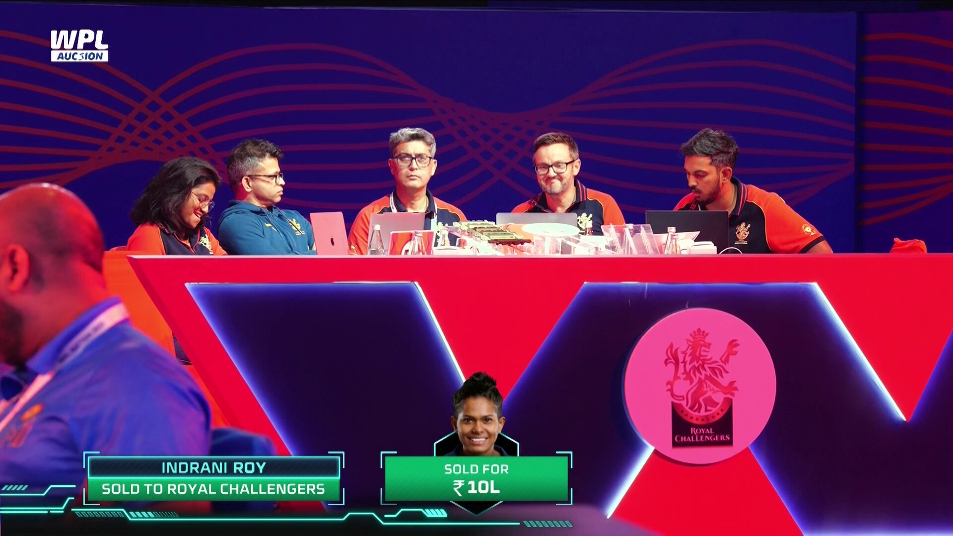 Watch 10 L! Indrani Roy Goes RCB Video Online(HD) On JioCinema