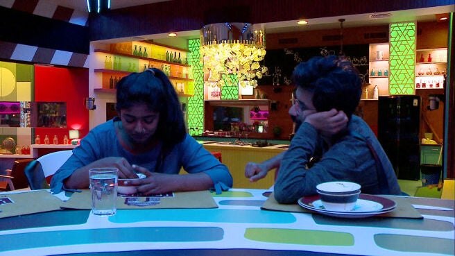 Watch Vasuki-Bhoomi's Cute Fights! Video Online(HD) On JioCinema