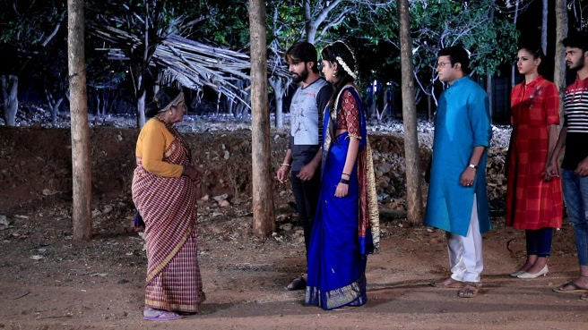 Watch Padmavathi Season 1 Episode 567 : Ajji Shows Her True Colours ...