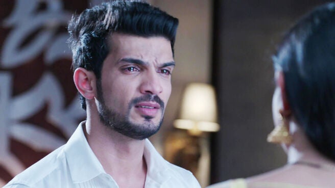 Watch Naagin Season 1 Episode 30 : Rithik Lashes Out At Shivanya ...