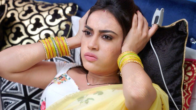 Watch Naagini Season 3 Episode 38 : Will Meena's True Identity Be ...