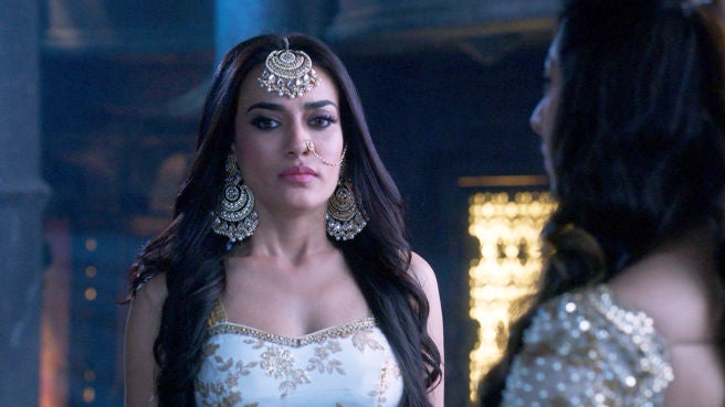 Watch Naagini Season 3 Episode 107 : Meena Is Overpowered! - Watch Full ...