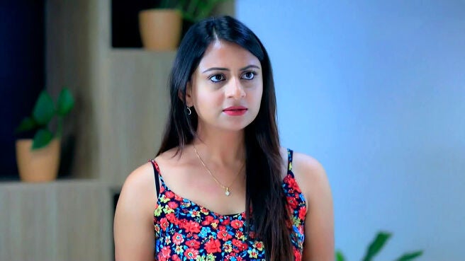 Watch Shreshta Fumes At Tandav Video Online(HD) On JioCinema