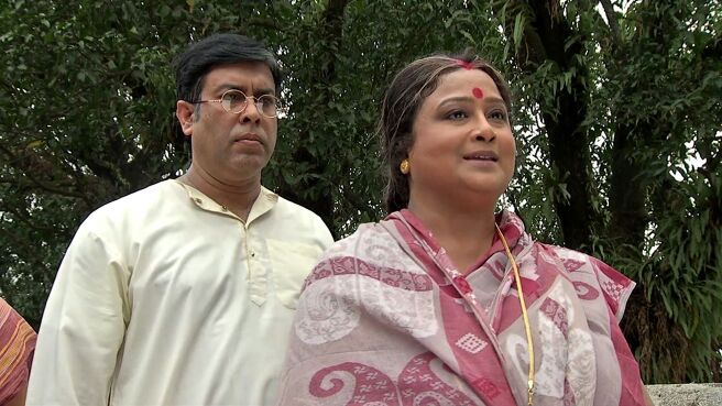 Watch Rabi Thakurer Galpo Season 1 Episode 11 : Mrinal's Real Struggle Starts - Watch Full ...