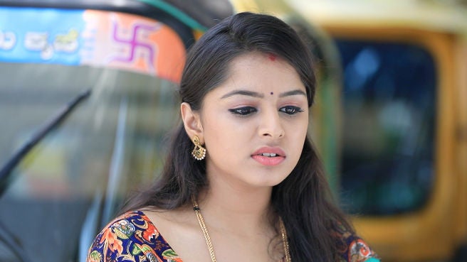 Watch Mithuna Rashi Season 1 Episode 110 : Can Raashi Convince The Auto ...