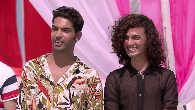 Watch Dev-Poojan's Different Kind Of Love! Video Online(HD) On JioCinema