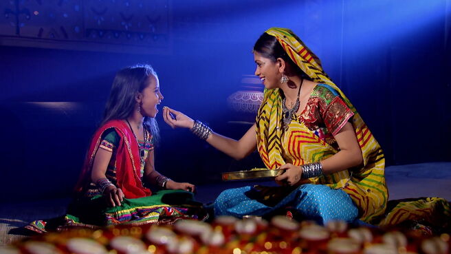 Watch Suri Season 1 Episode 2 : Consulting An Astrologer - Watch Full ...