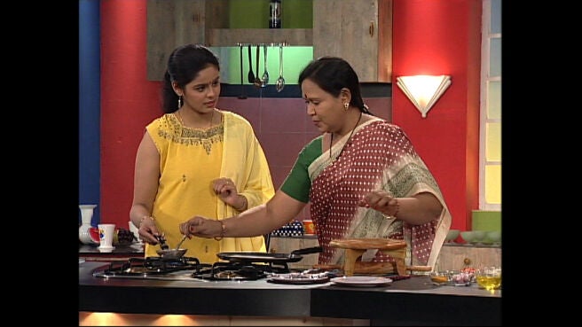 Watch Rasoi Show Season 1 Episode 72 : Cheese Flat Bread With Kamini ...