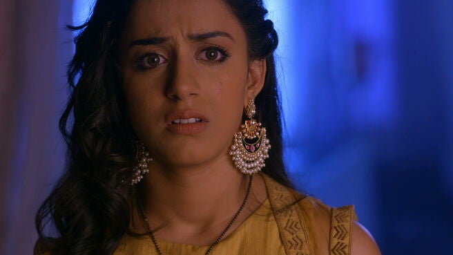 Watch Tantra Mantra- Oshoriri Hatchhani Season 1 Episode 29 : The Stranger Offers To Help Niyati ...