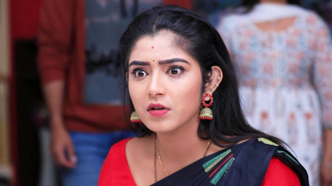 Watch Nammane Yuvarani Season 1 Episode 1083 : Ganga Pesters Kavya ...
