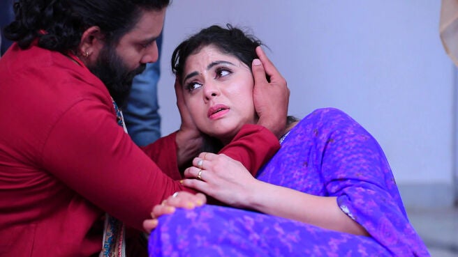 Watch Geetha Season 1 Episode 608 : Bhanumathi Falls Unconscious - Watch Full Episode Online(HD ...