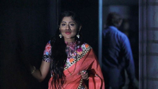 Watch Manedevru Season 1 Episode 227 : Janaki And Rohini Escape From ...