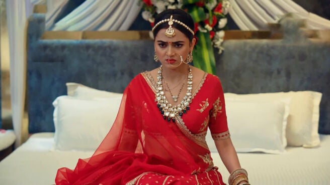 Watch Pratha Comes Up With A Plan Video Online(HD) On JioCinema