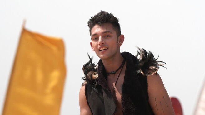 Watch Dhruv Sings For The Girls Video Online(HD) On JioCinema