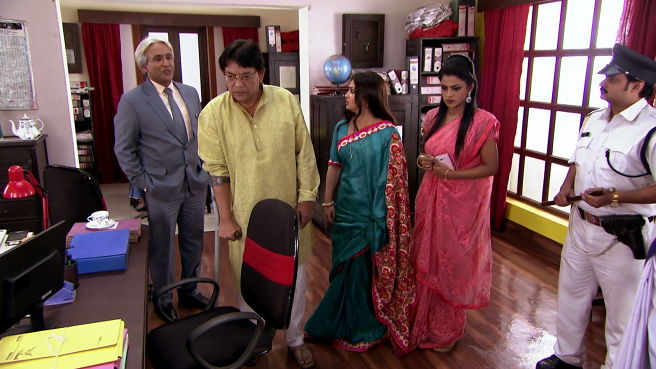 Watch Meera Season 1 Episode 63 : Ritobroto Has Aditya Narayan Taken To ...