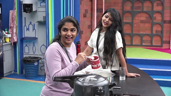 Watch Divya-Amulya Analyse Aryavardhan Video Online(HD) On JioCinema