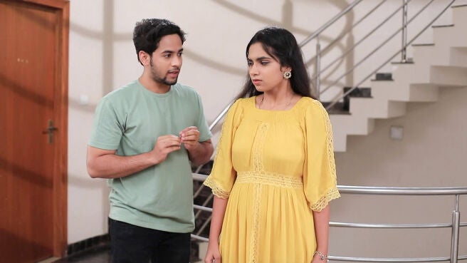 Watch Geetha Season 1 Episode 776 : Shruti Is Tortured By Varun - Watch ...