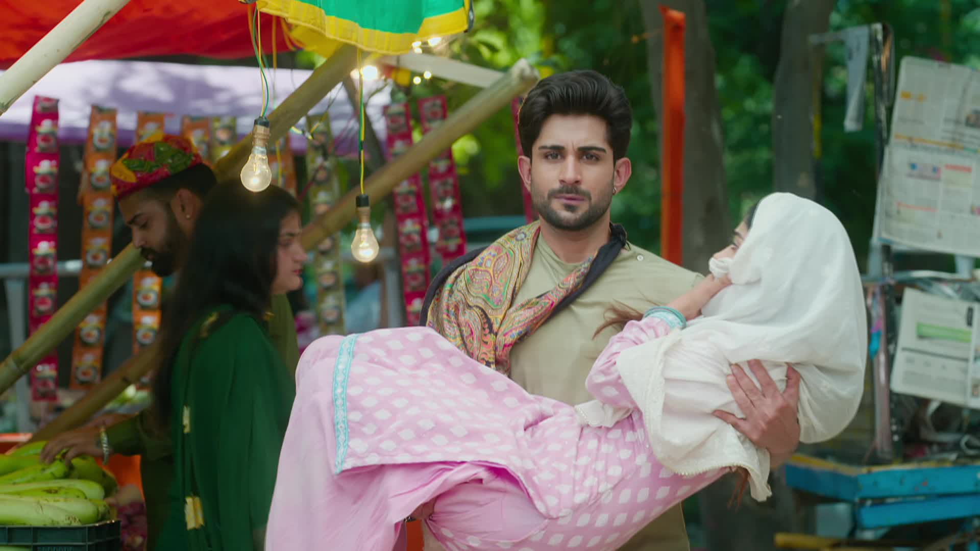 Watch Udaariyaan Season 1 Episode 661 : Sartaj Helps Nehmat - Watch ...