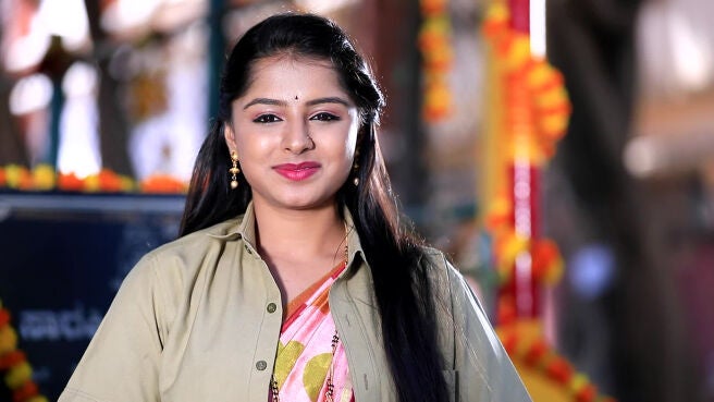 Watch Mithuna Rashi Season 1 Episode 622 : Raashi Receives An Award ...