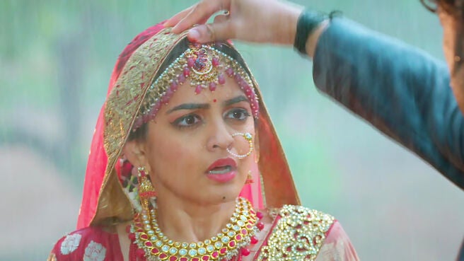 Watch Raaz Mahal Season 1 Episode 17 : Adhiraj-Sunaina's Argument ...