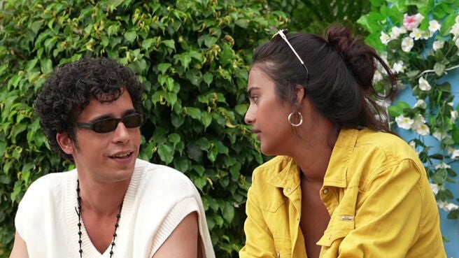 Watch Honey Persuades Shrea Video Online(HD) On JioCinema