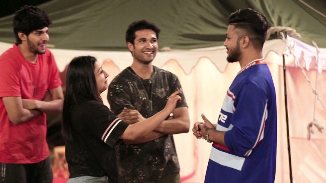 Watch Raftaar's Ecstatic Team! Video Online(HD) On JioCinema