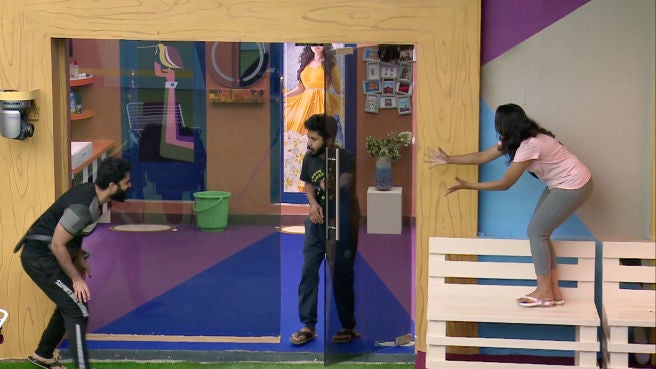 Watch Vasuki's Bathroom Scare! Video Online(HD) On JioCinema