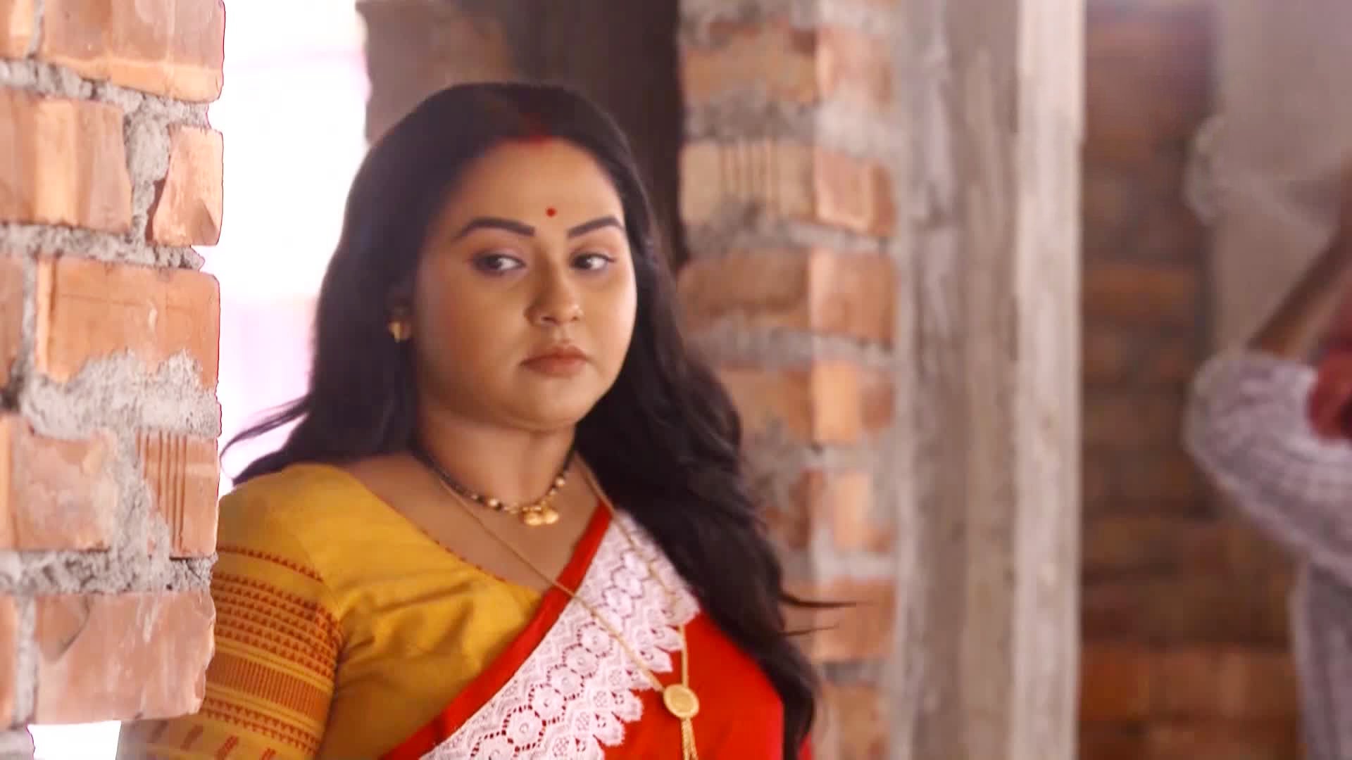 Watch Sohag Visits Chand's Work Site Video Online(HD) On JioCinema