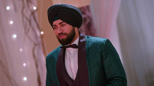 Watch Rajveer Senses Danger Video Online(HD) On JioCinema