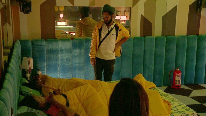 Watch Priyanka Spooks Vasuki! Video Online(HD) On JioCinema