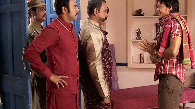 Watch Phulwa Season 1 Episode 23 : Bade Thakur Search Lakhiya's Home ...